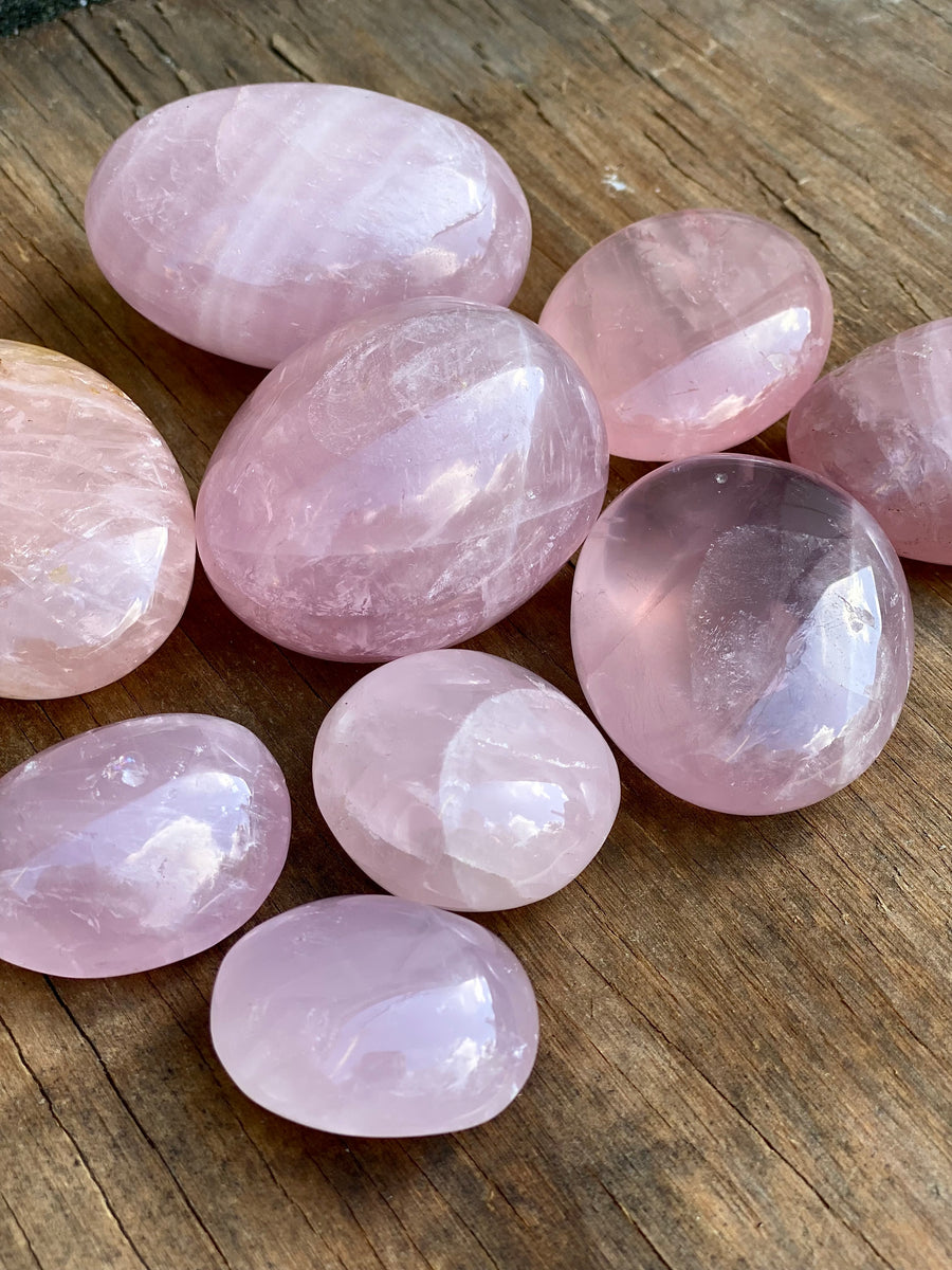 Rose Quartz Pebble – Alchemy & Aura